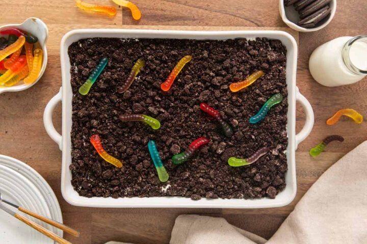 Easter Oreo Dirt Dessert - Mighty Mrs